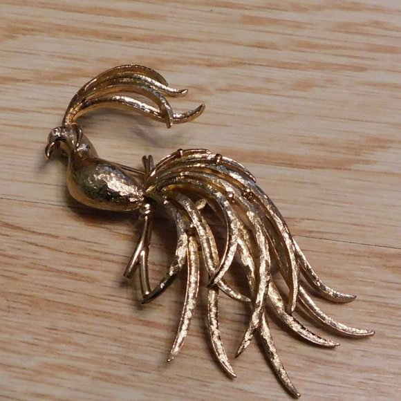 Avon | Jewelry | Vintage Avon Gold Tone Bird Pin Brooch | Poshmark